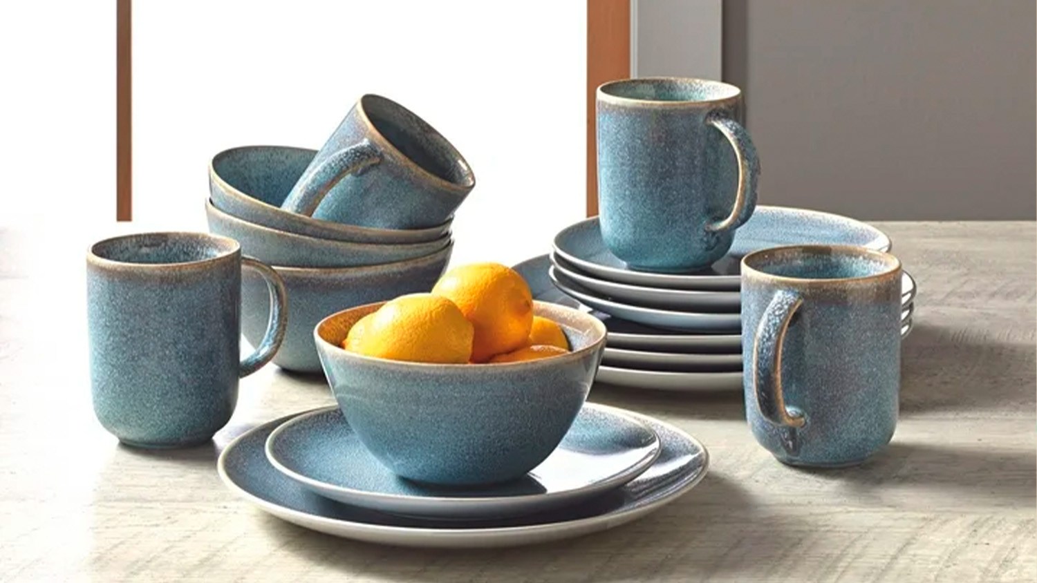 Get an upscale 16-piece dinnerware set for a Walmart price