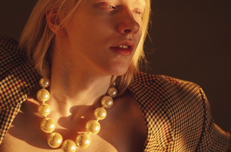 Men's pearl necklaces are 2022's newest fashion trend. Here are the 11 best