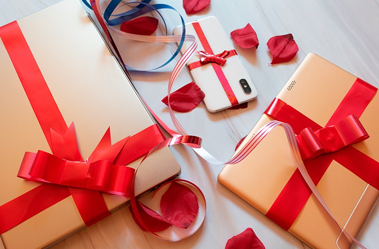14 best Valentine's Day tech gifts