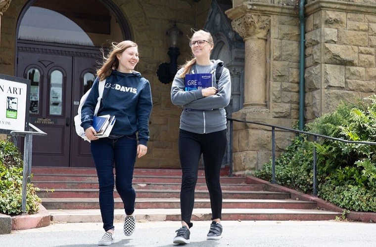 14 in-style back-to-school women’s wardrobe picks for college students