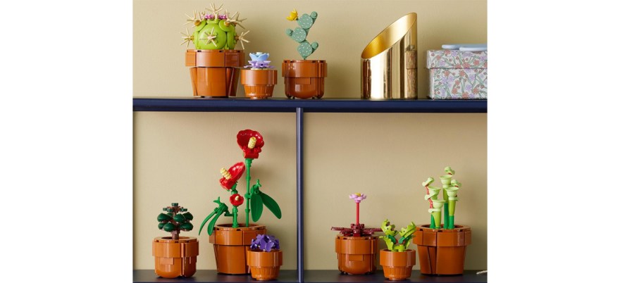 LEGO’s new Bouquet of Roses set actually ‘blooms’